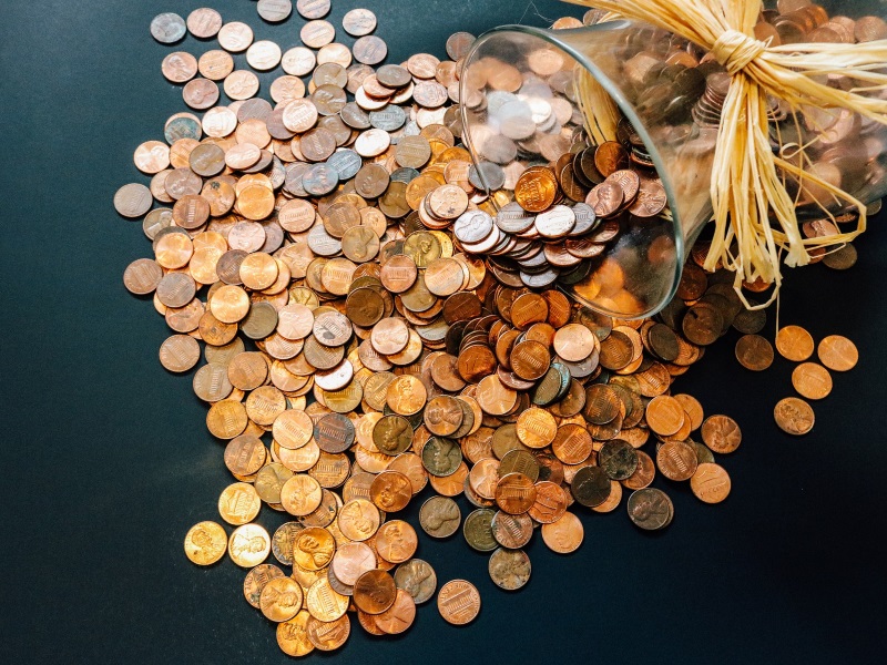 Restaurant Employee Gets Paid In A Bucket of 5 Cent Coins; Twitter Is ...